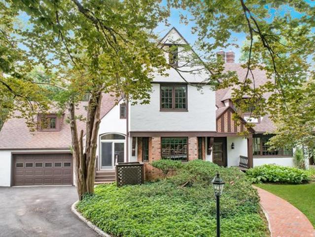 556 Saint Davids Ave, Wayne, PA 19087