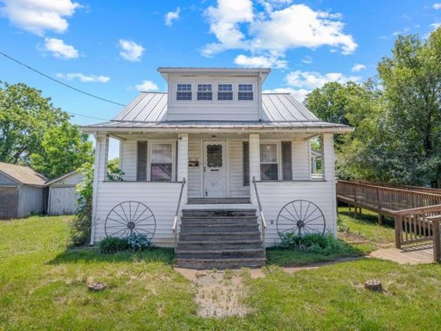 556 Sherwood Ave, Waynesboro, VA 22980