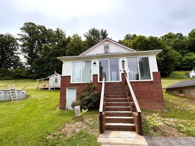 556 Swords Creek Rd, Honaker, VA 24260
