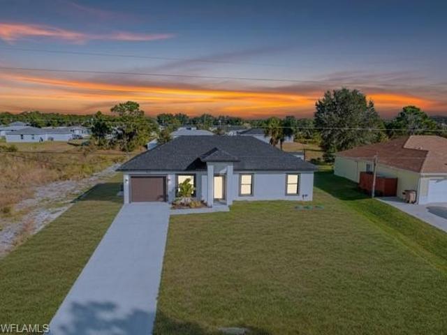 556 Woodview Dr, Lehigh Acres, FL 33972