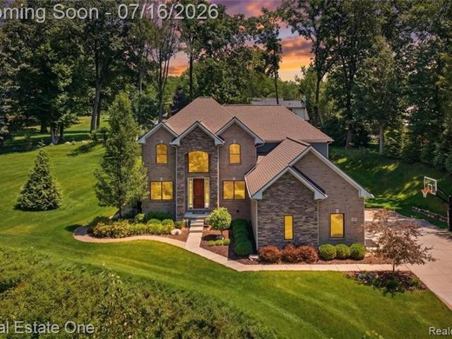 5575 Ciderberry Dr, Genoa Township, MI 48116