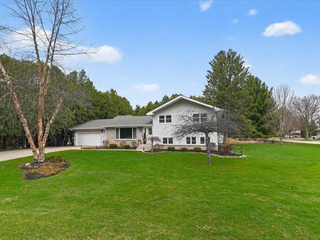 5576 Auchter Ln, Waunakee, WI 53597