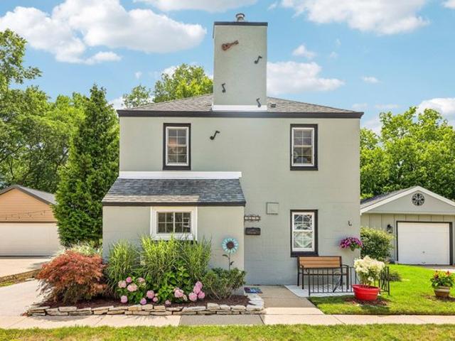 5576 Angle Ln, Greendale, WI 53129