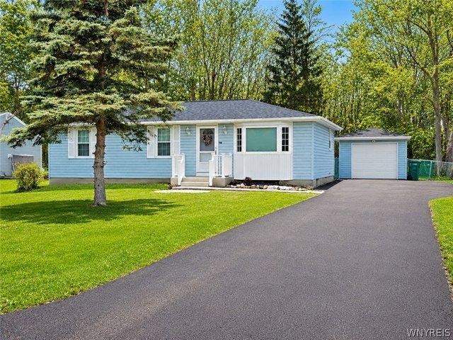 5576 Birchwood Dr, Lakeview, NY 14085