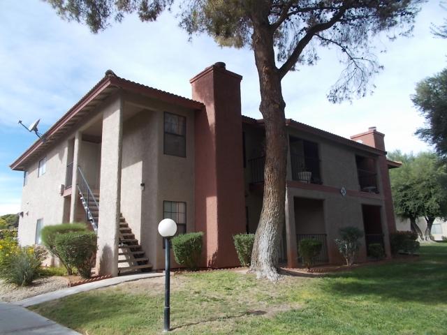 5576 W Rochelle Ave, 3 beds, 2 full baths