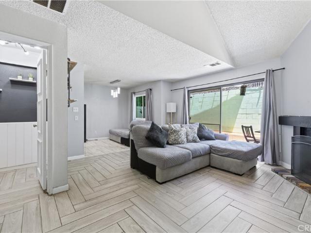 5577 Pioneer Boulevard 9