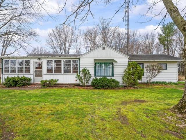 5579 nd Ave, Dowagiac, MI 49047