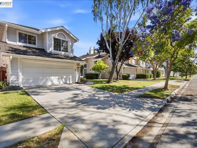 5579 Ridgewood Dr