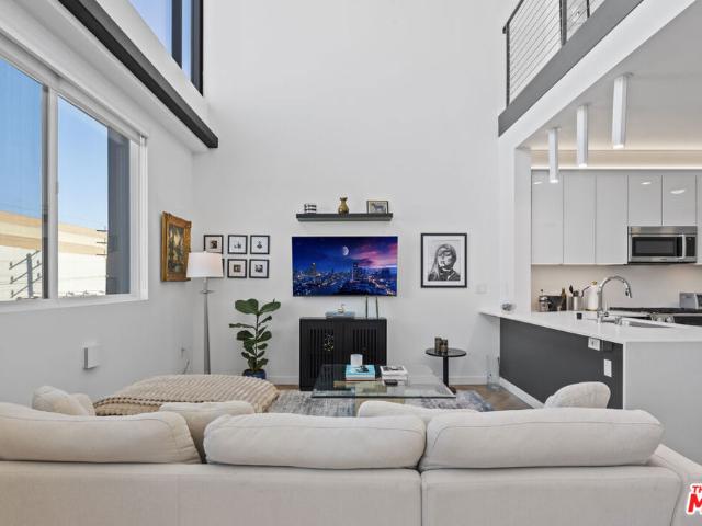 5570 Melrose 405