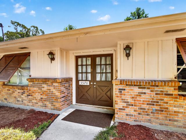 5570 E Diamondhead Drive