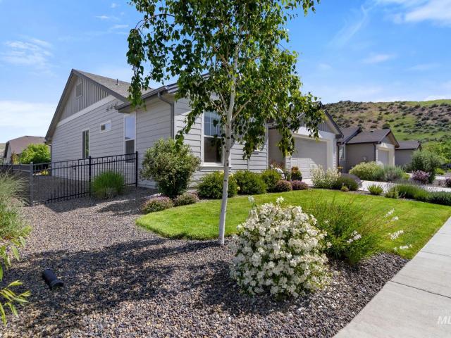5570 W Hopwood