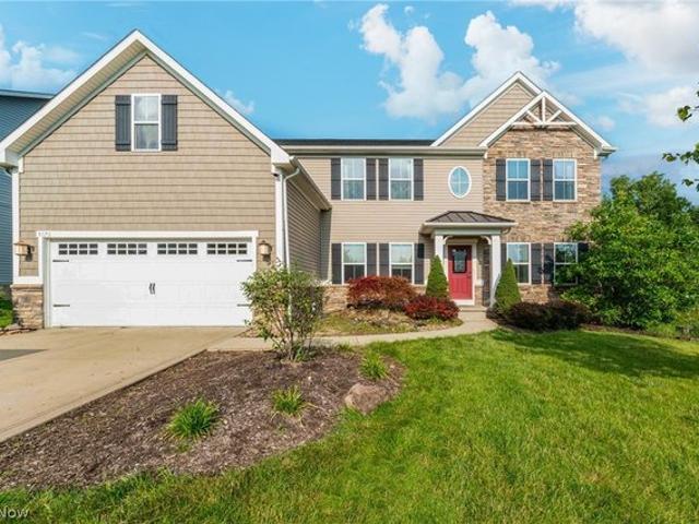 5570 W Longridge Dr, Seven Hills, OH 44131
