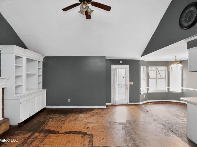 5571 Tiki Lane