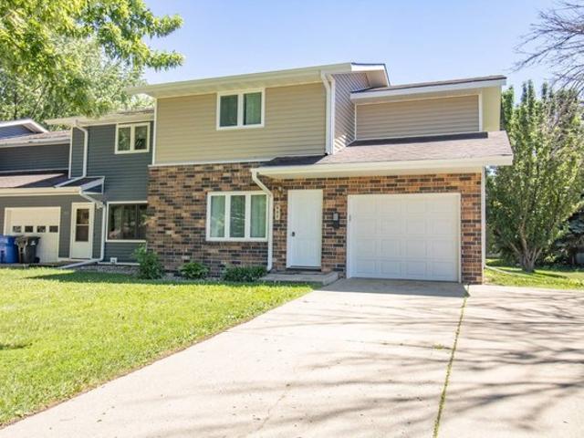 557 5th St NW, Sioux Center, IA 51250