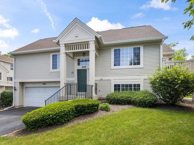 557 Cary Woods Cir, Cary, IL 60013