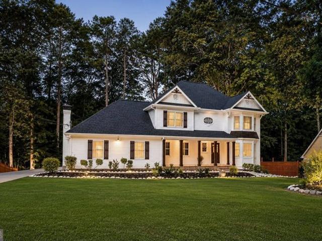 557 Daisy Nash Dr SW, Lilburn, GA 30047