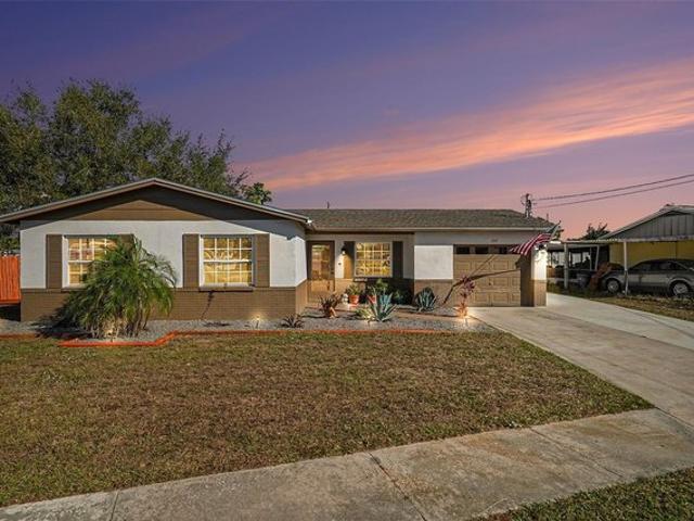 557 Flame Tree Dr, Apollo Beach, FL 33572