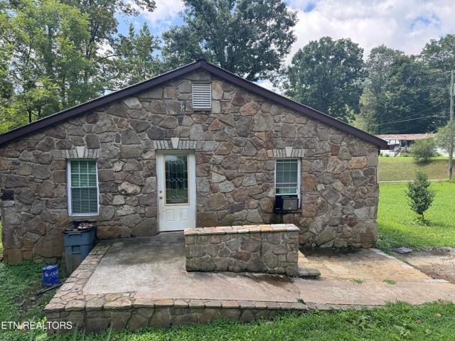 557 Half Moon Rd