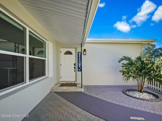 557 Ixora Dr, Melbourne, FL 32935