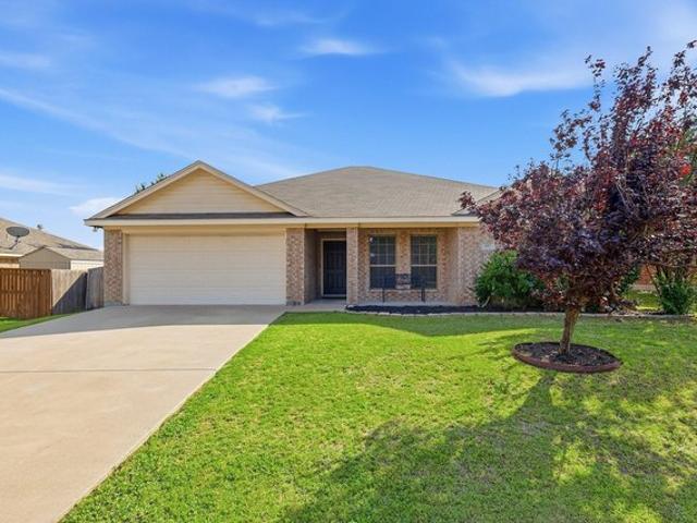 557 Jeffdale Dr, Burleson, TX 76028