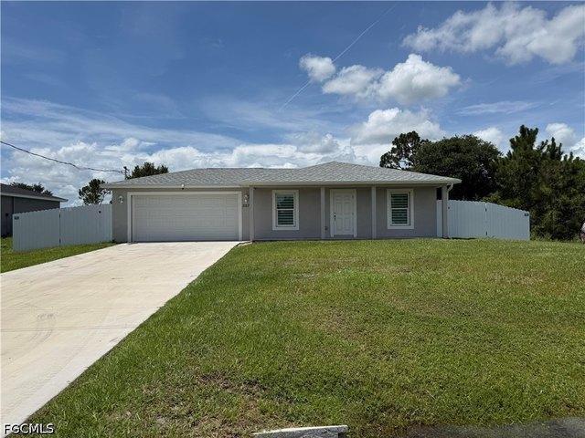 557 Oakshire Ln, Lehigh Acres, FL 33972