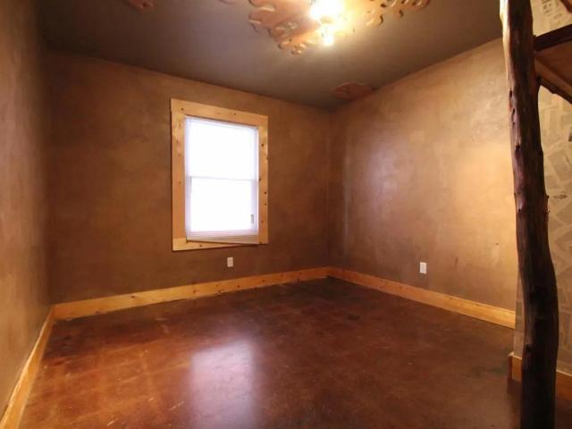 557 N Limestone # 1
