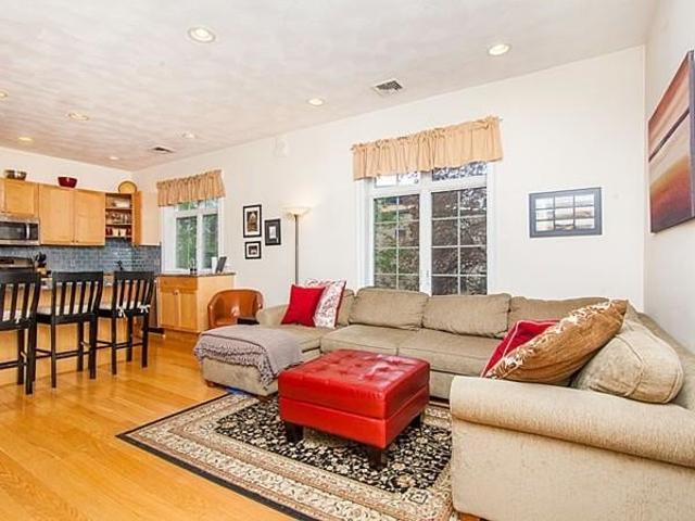 557 Salem St Apt 4, Malden, MA 02148