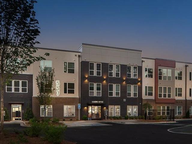 557 W Lake Ave NW, Atlanta, GA 30318
