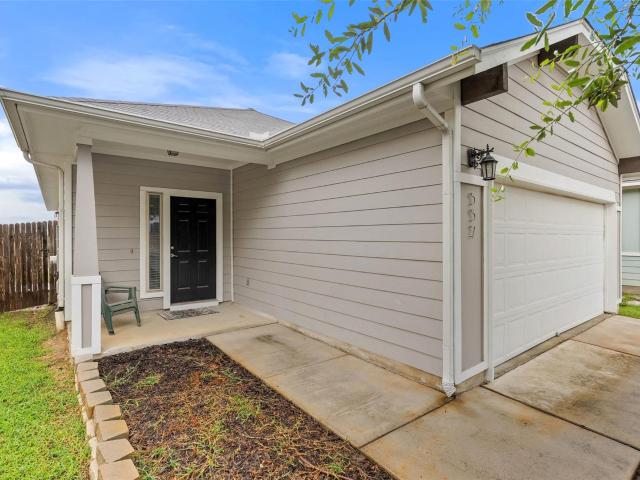 557 Twisted Oaks Ln