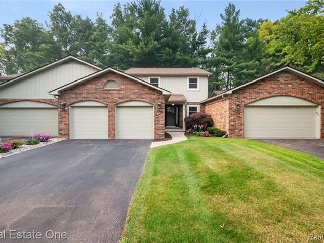5584 N Adams Way, Bloomfield Hills, MI 48302