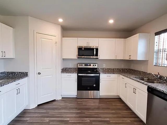 5584 Fox Bluff Drive