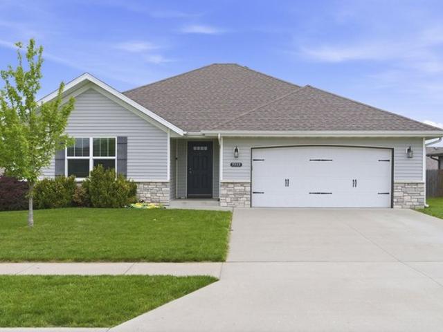 5585 W Pecan St, Springfield, MO 65802