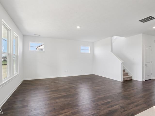 5589 Arcade Boulevard