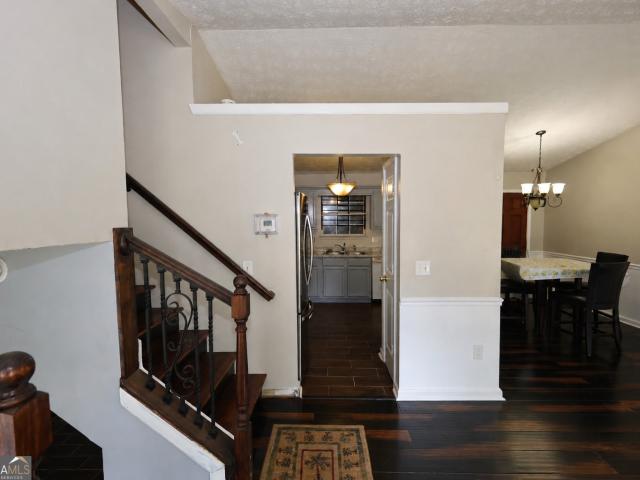 5589 Emerald Glen