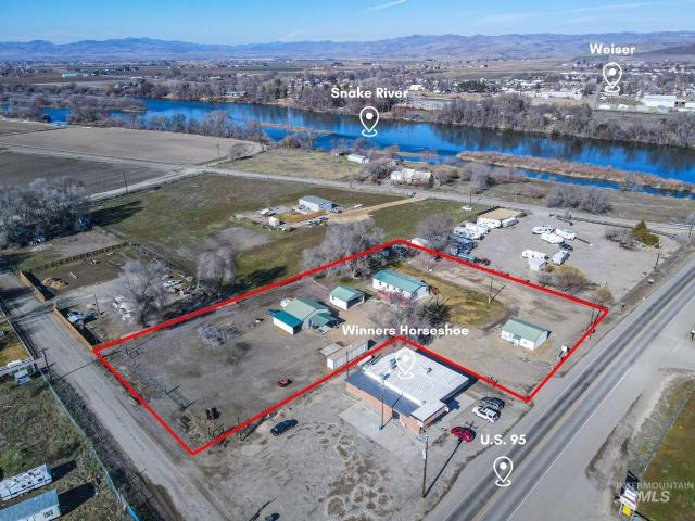 5589 Spur 95 Hwy