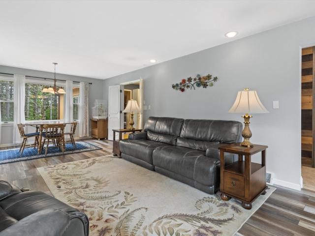 5581 Maple Rd