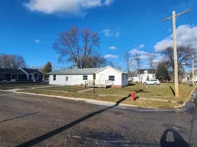 55824012 300 W 3rd Ave S