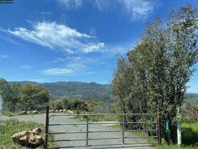 558 Community Hall Ln, Saint Helena, CA 94574