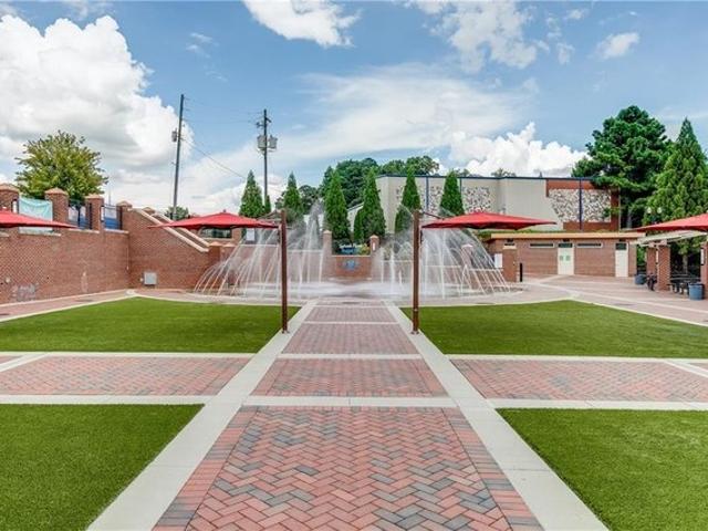 558 Bellingham Dr, Sugar Hill, GA 30518