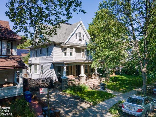558 E 23RD Street