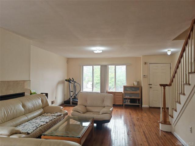 558 Eltingville Boulevard