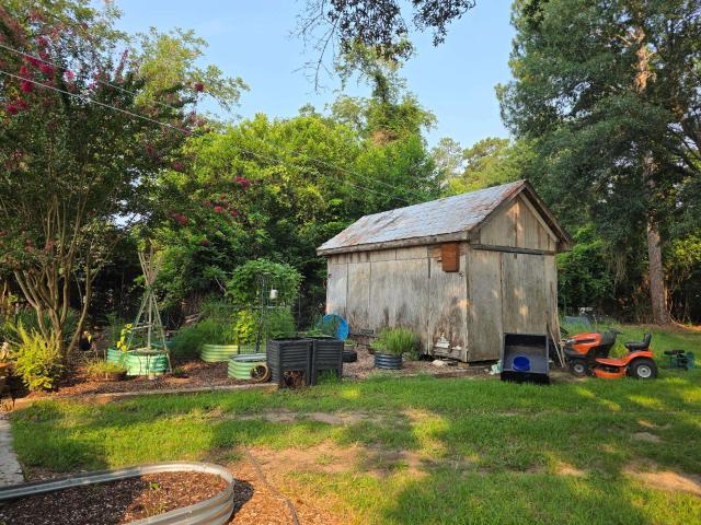 558 Elm St