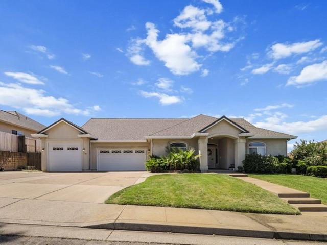 558 Fair Hill Dr, Redding, CA 96003