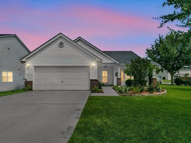 558 Holiday Dr, Summerville, SC 29483