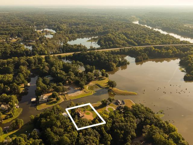 558 Humphries Cove