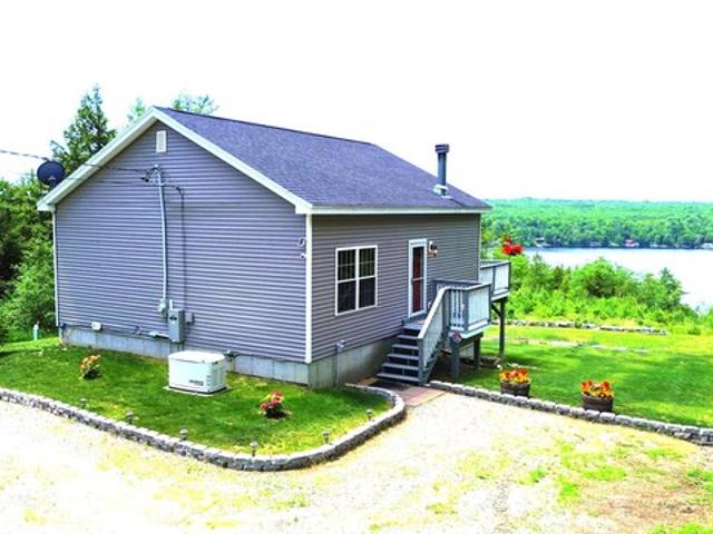 558 Old Ferry Rd, Hartland, ME 04943