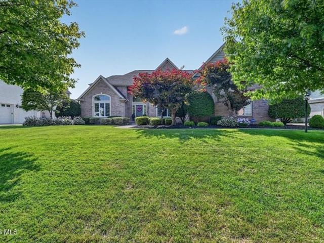 558 Laguna Pt, Holland, OH 43528