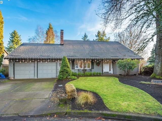 558 NE Joanne Cir, Hillsboro, OR 97124