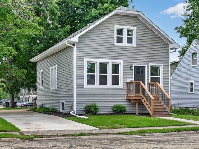 558 S 3rd St, Rochelle, IL 61068