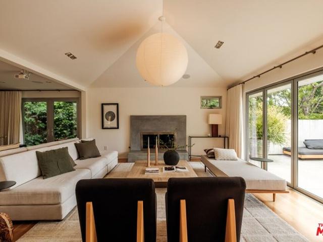 558 Stassi Ln, Santa Monica, CA 90402